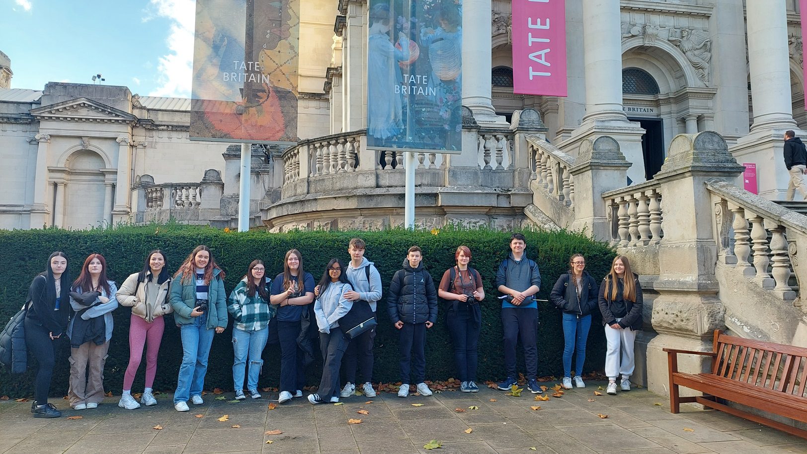 Sixth form students take in the sights of London - The Holgate Academy